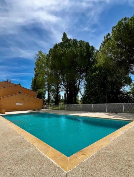 Joli Studio Coccooning Bien Agencé Pour Un Couple - Camargue
