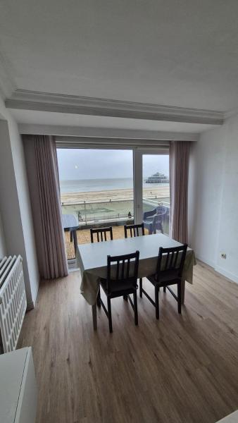 Vernieuwd 1-slaapkamer Appartement, Frontaal Zeezicht Met Terras - Jabbeke