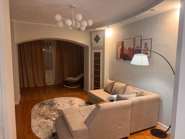 Spacious 4 Room Apartment Erkindik Boulevard City Center - Bishkek