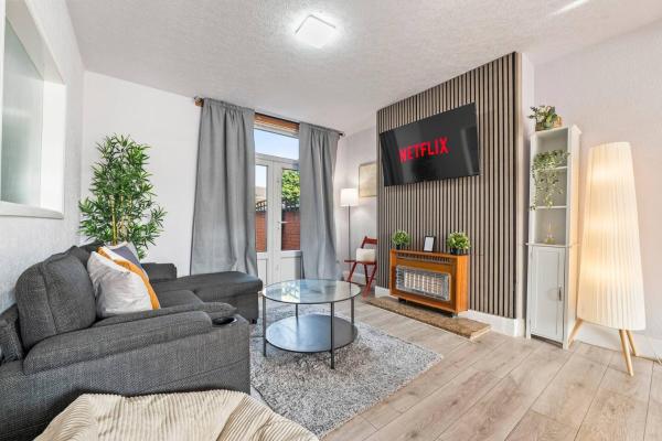 3br Work Stay | 6 Beds | Sleeps 7 - Coventry