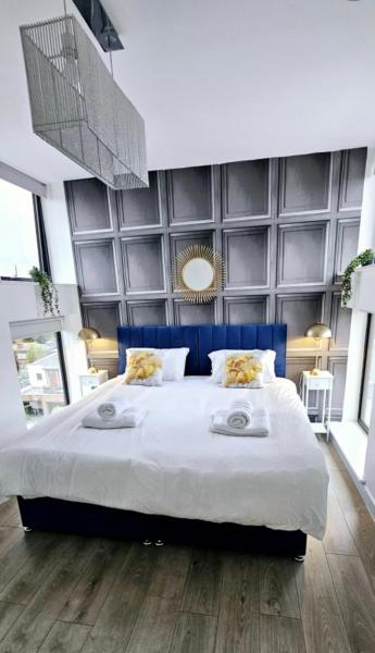 Stylish 2 Bedroom Flat Near Chelmsford Station, With Free Parking, Sleeps 4 - Chelmsford