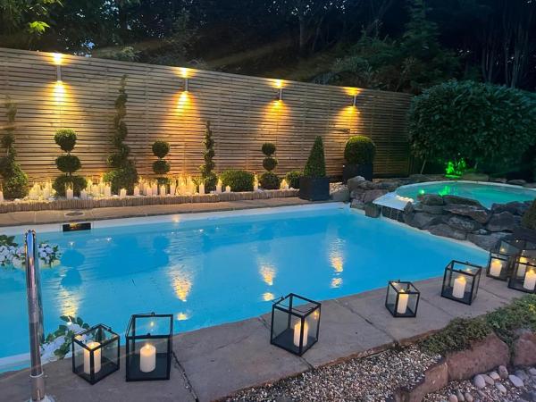 The Luxe Pool House, Westoning - Hertfordshire