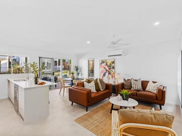 Dream World Escape 4br Oxenford - Pool, Gym Bbq - Paradise Country, Oxenford