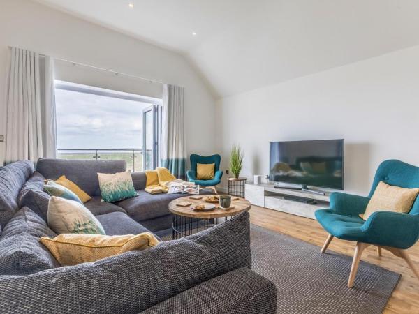 4 Bed In Westward Ho Oc-74128 - Appledore