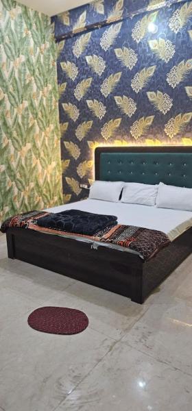 Shri Ladli Kunj Guest House - 沃林達文