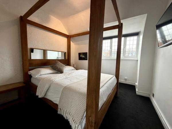 One-bedroom Flat In Cheam Village - Surbiton