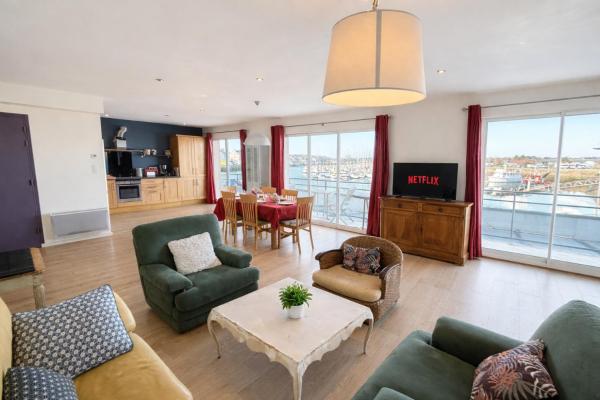 Au Bout Du Port Avec Balcon Et Terrasse - Saint-Vaast-la-Hougue