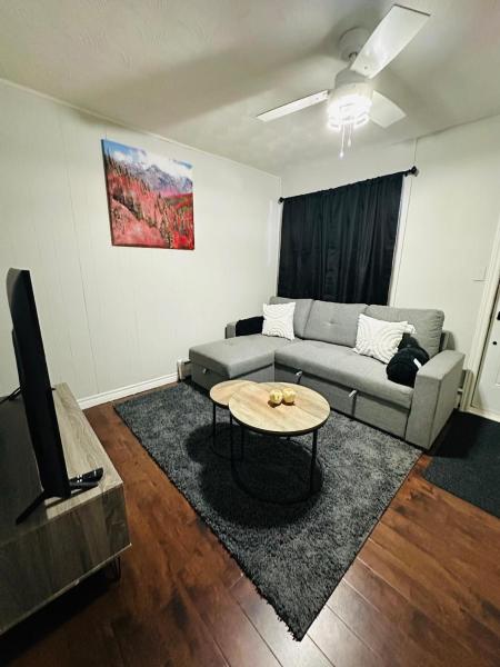 Cozy Private Apartment With 2 Queen Size Beds - Moncton