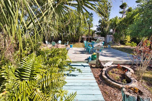 Pet Friendly & Firepit Minutes To Beach Sleeps 6 - Englewood, FL