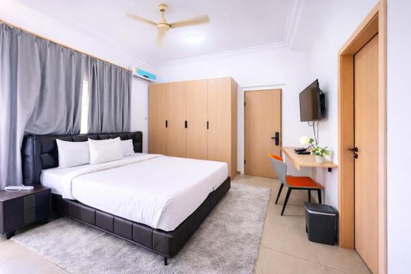 Deluxe Balcony Room In East Legon With Free Breakfast & Gym Access - Acra