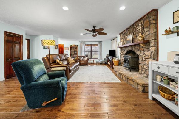The Horse Haven - 1536 Gratton Rd - Clarksville, TN