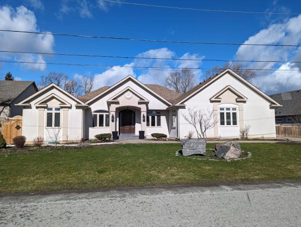 Picturesque Luxury Waterside Villa - Niagara Falls, NY