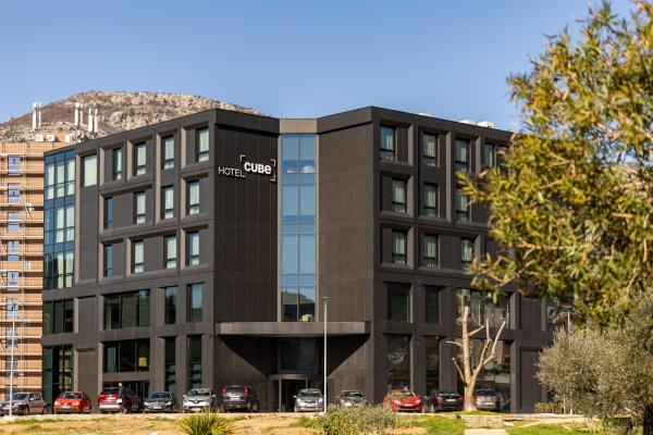 Hotel Cube - Montenegro