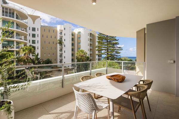 Seaclusion - Luxury Two Bedroom Palm Beach Apartment - Tweed Heads