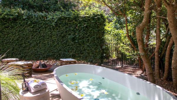 Walk To Beautiful Beach And Bushwalking Trails - Central Coast