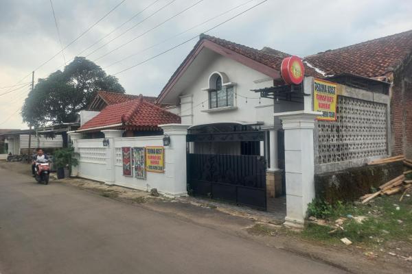 Oyo 95179 Namira Guest House Syariah - Banyumas