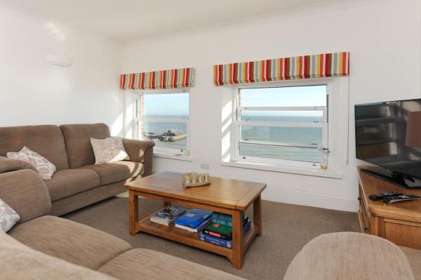 2 Bed Beach Front Apartment With Spectacular Views Overlooking Viking Bay - Broadstairs