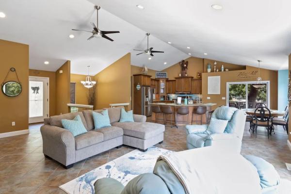 Eagle Ridge Retreat - Dock Hot Tub & Game Room - United States