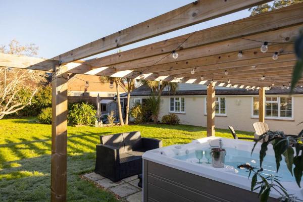 Sussex Escape For 8 With Hot Tub Nr Goodwood - Bosham