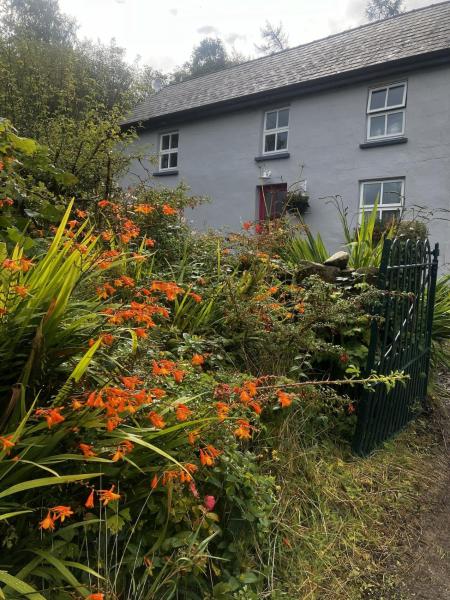 Sleebo Two Bedroom Farmhouse - Ierland