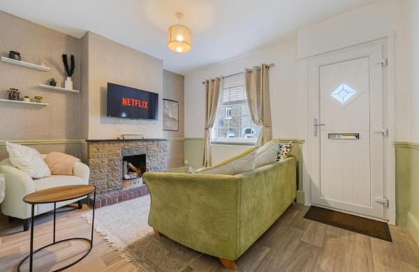 Cosy Home With Cinema Room, Parking & Netflix - Chatham