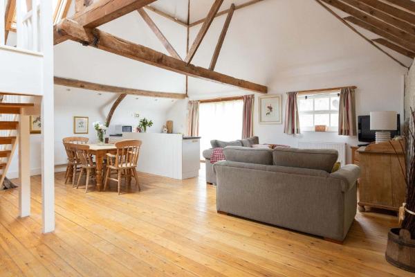 Rural Cottage Accommodation For 14 - West Sussex