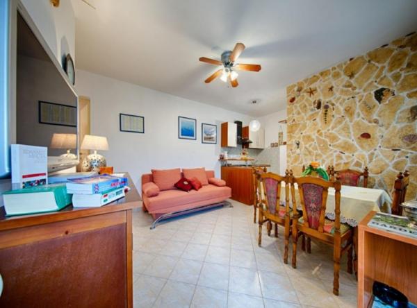 Golden Coast Apartments - Vis