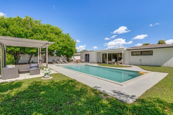 1 Mi To Beach Modern Cape Coral Home With Pool - Cape Coral, FL
