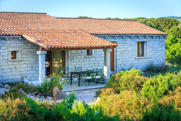 Isa - Residence With Swimming Pool In Badesi Just 300 Mt From The Sea - Costa Paradiso