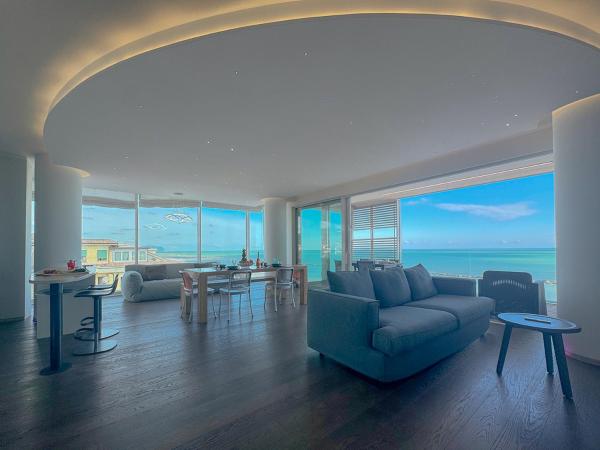 Luxury Seafront Apartment, Parking And Beach By Host Hero - Civitanova Marche