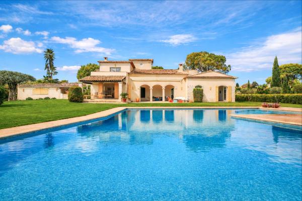 Magnifique Villa Provençal Avec Piscine Et Vue Mer - Vallauris