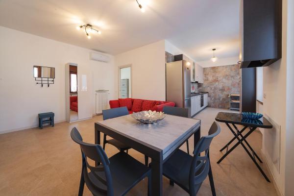 Appartamento Situato In Centro Storico A Garda - Garda