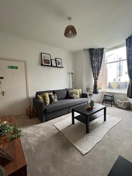 1 Bed Apartment Marple With Work Space - Stockport
