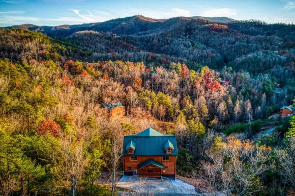 Paradise Pointe Pool Lodge By Beyond Expectations - Pigeon Forge, TN