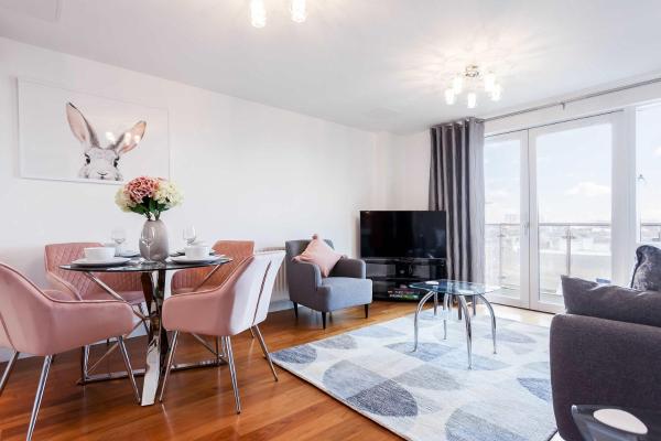 Mojo - Modern Apartment With Balcony - 풀