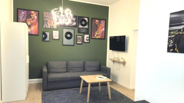 Modern Gesundbrunnen Flat Sleeps 6 Guests - Berlin