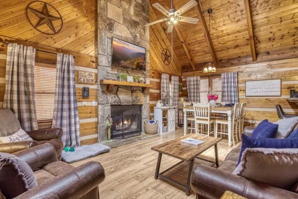 Laceys Place By Beyond Expectations W Hot Tub - Gatlinburg, TN