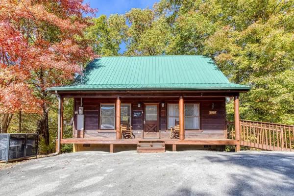 Whispering Pines By Beyond Expectations W Hot Tub - Gatlinburg, TN