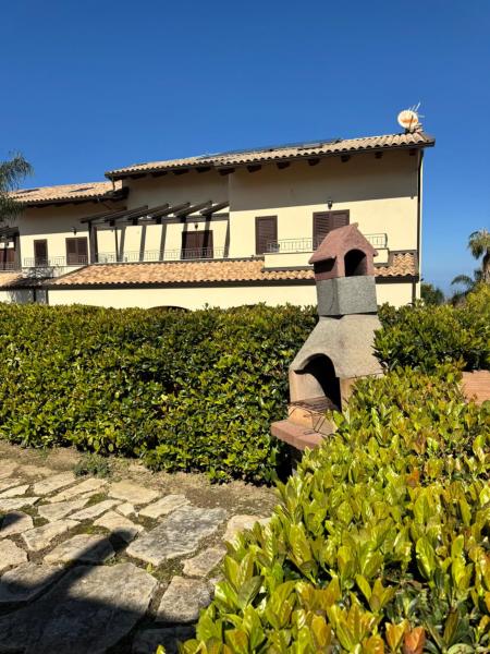 Eighteen Kt Golden Apartment - With Garden And Private Parking Just 5 Minutes Walk From The Historic Center - Zambrone