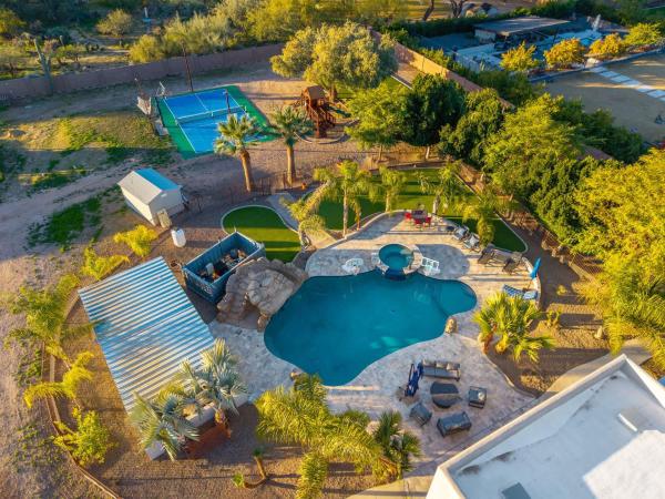 5br Spacious Luxury Retreat Pool Views Games - Cave Creek