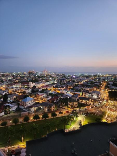 Twelve Oak's Residence - 西班牙港