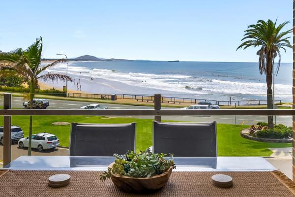 2 Bedrooms 2 Baths With Balcony And Ocean Views, Across From Ocean - Alexandra Headland