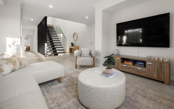 Luxury Coastal Escape-ocean Views Walk To Beach - Joondalup