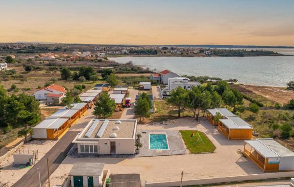 Beautiful Home In Privlaka - Nin