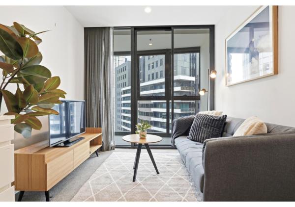 Comfy & Stylish 2br Apt Next To Crown W City Views - Ivanhoe
