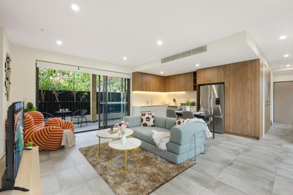 Warm Marrickville 2br 5 Min Walk To Train - ストラスフィールド