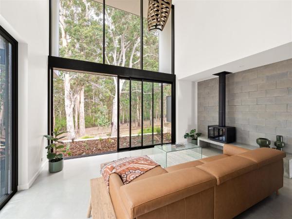Less Is More - Quiet Luxury In The Forest - 瑪格麗特河