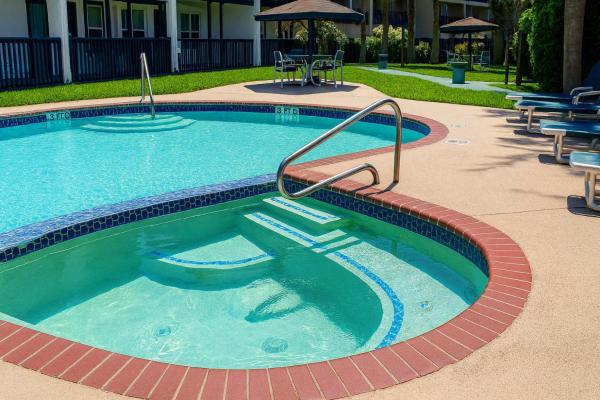 Comfy Updated Beachside Getaway - South Padre Island