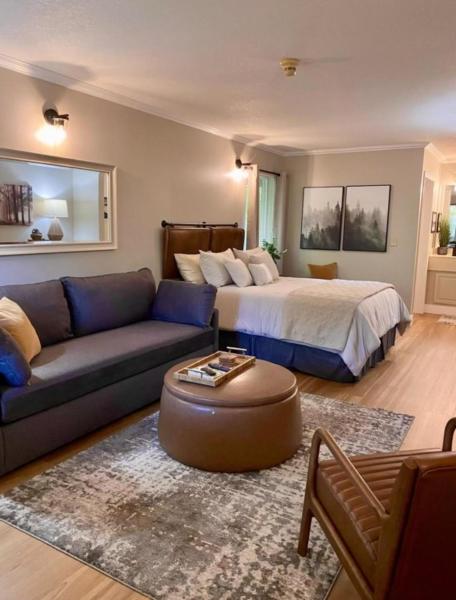 Cozy, Renovated Legends Fountain View - Unit 208 - Torch Lake, MI