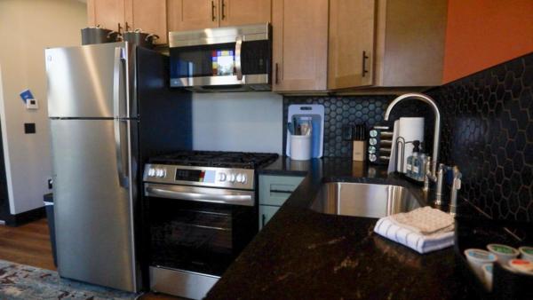 Modern Queen Apartment At The Victorian Unit E - Muskegon, MI